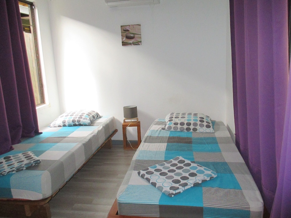 Beautifully Equipped Bungalow - 3 Bdrms Air-conditioned - Kayak - Superb Beach 40m From Private Servitude - French Polynesia