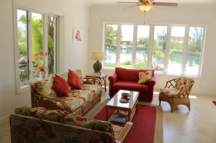 ボート&8席の車が含まれています。 プール付きの豪華なウォーターフロントの宿泊施設。 - バハマ