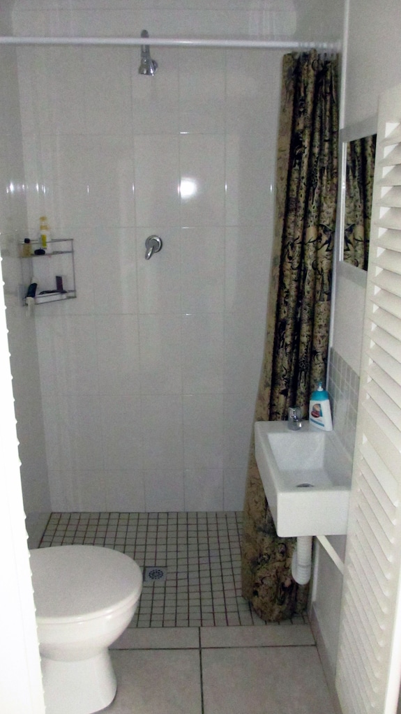 New! 2 Omega. Perfectly Appointed. Self-catering Place For Business Or Holidays. - 파클랜드