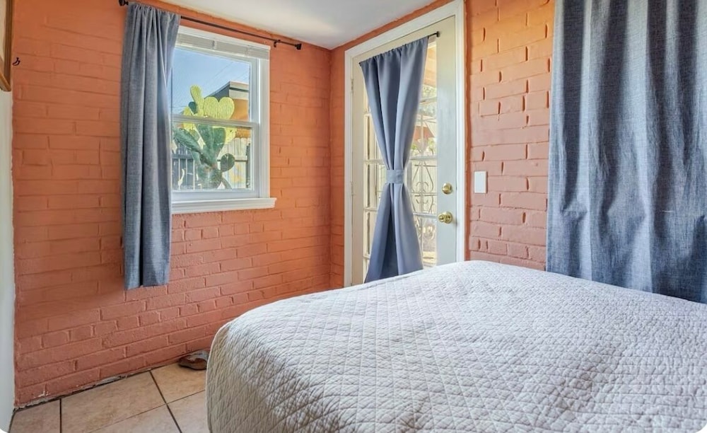 One Little Casita On 1st Street With Private Backyard - 3 Miles To U Of A - Sonora