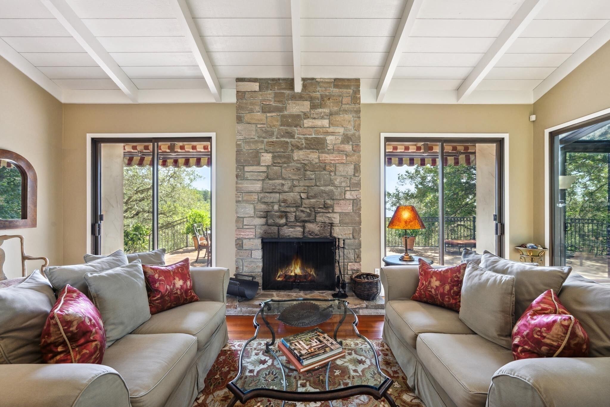 Amazing Get-away! Enjoy The Views! Relax On Deck Or By Pool. Minutes To Plaza.\n - Sonoma, CA