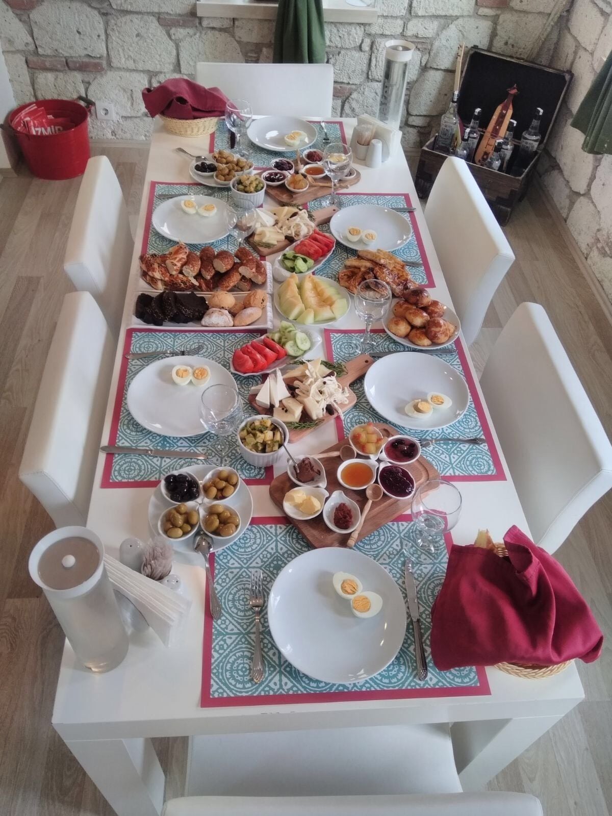 Pequeno-almoço completo diário incluído 