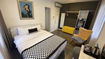 Quarto Superior, varanda | Minibar, cofre com capacidade para portátil, cortinas/cortinados opacos