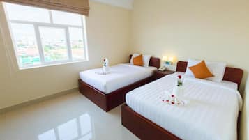 Cofres nos quartos, escrivaninha, espaço de trabalho para notebook