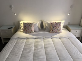 Apartamento Superior, casa de banho privativa | Secretária adequada para computadores portáteis, Wi-fi grátis 