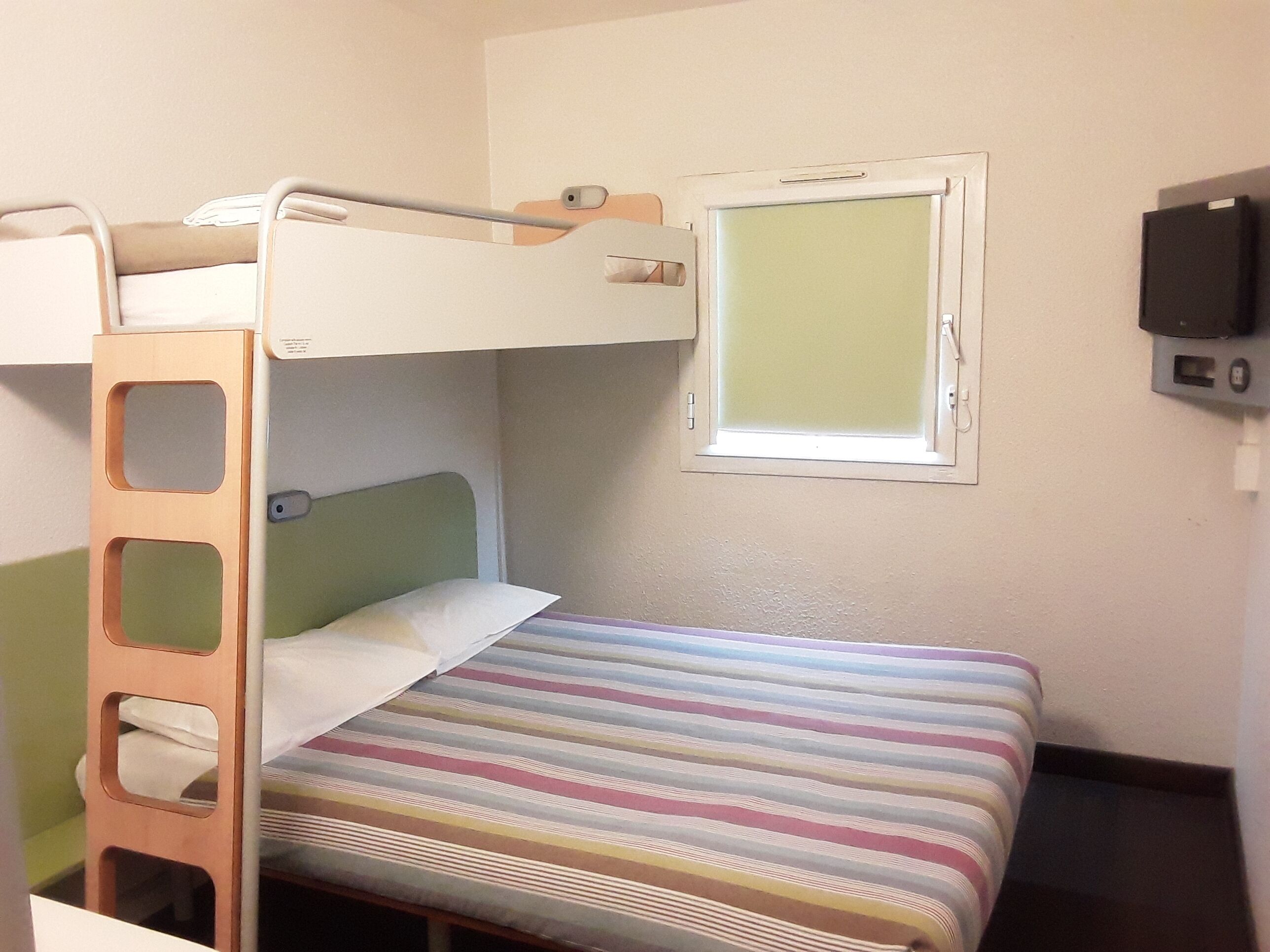 Quarto triplo standard, para fumantes | Wi-Fi de cortesia