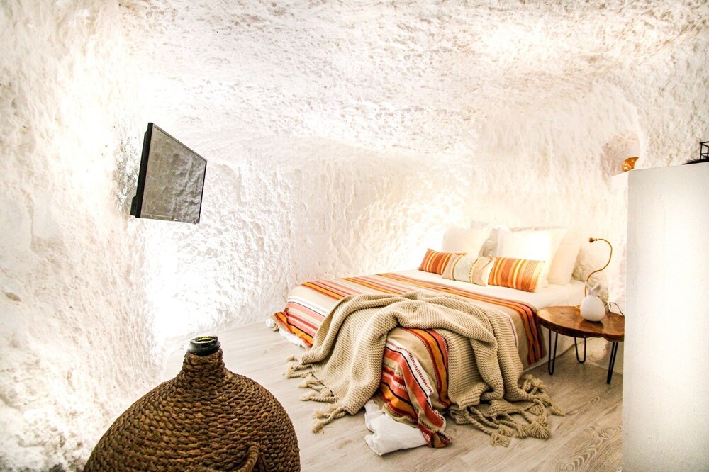 Cave Suite Tha (Hotel Cueva Lomas De Ruvira) - Jorquera