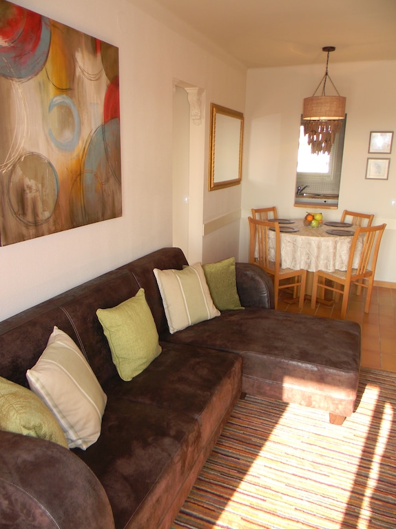 Superb 2 Bedroom Apartment With Seaviews And Communal Pool - Peratallada