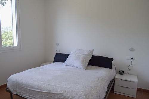 Detached Villa With Pool,air Conditioning, Sea View.internet Connection. - Sa Riera