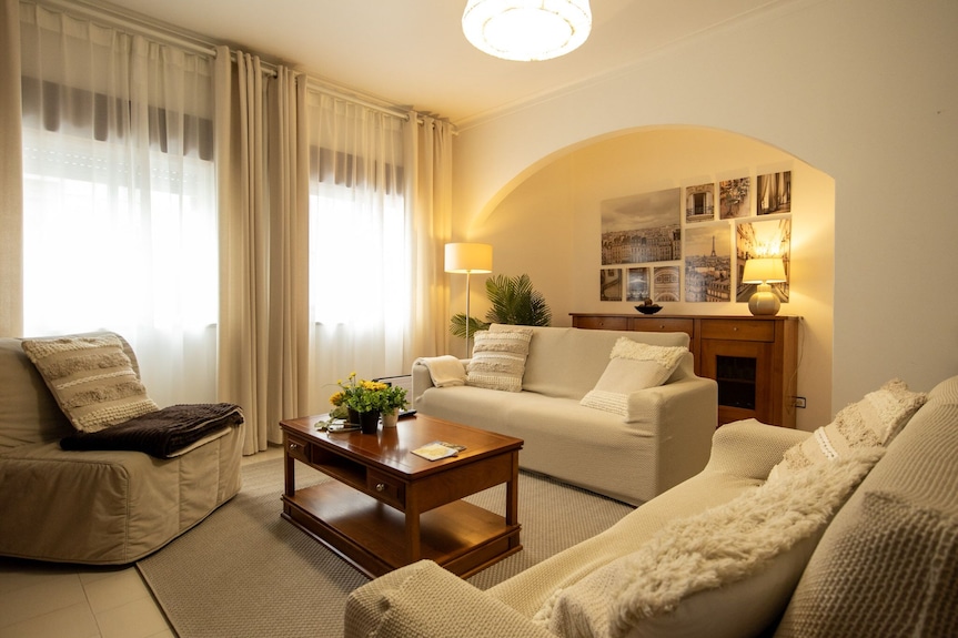 Charm Guesthouse ★ T1 Espaçoso C/ Ac, Bbq & Pátio - 파루