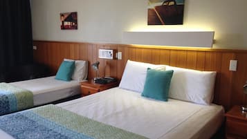 Quarto Twin | Secretária, ferro/tábua de engomar, Wi-fi grátis