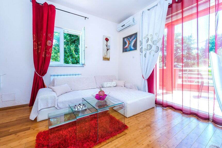 Charmante Villa, à Seulement 150 Mètres De La Plage De Galets - Šibenik