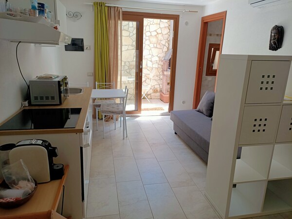 Villa, Résidence Mini Se Compose De 5 Studios / Fin De Dernière Minute D'escompte D'été De 30% - Sardaigne