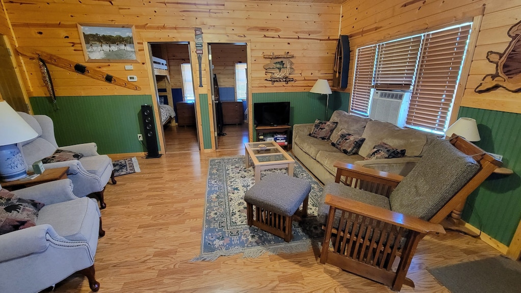 Cozy Cabin On Lake Mary, Private Lake Lot - Alexandria, MN
