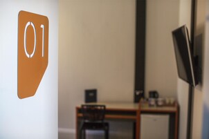 Secretária, ferro/tábua de engomar, Wi-fi grátis 