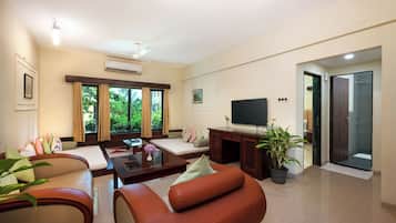 Suíte executiva | Área de estar | TV LCD 43 polegadas com canais via satélite, TV