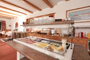 Pequeno-almoço tipo buffet diário incluído 