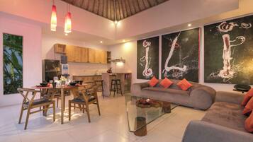 Villa, 2 quartos, piscina privativa | Sala de estar | TV de ecrã plano, leitor de DVD