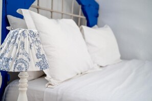 Deluxe One Bedroom Sea View Villa with Hot Tub - Perasto | Roupa de alta qualidade, cofre no quarto, cortinas/cortinados opacos 