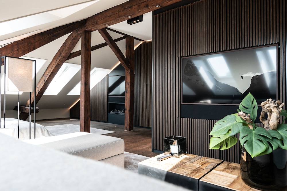 Airhome Limmatquai River View Apartment - Zurich