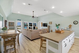 Casa, 3 quartos | Cozinha privada | Geladeira, micro-ondas, fogão, cafeteira/chaleira