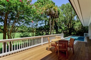 Casa, 5 quartos, banheira, vista para o campo de golfe (115 Bufflehead Drive) | Terraço/pátio interior