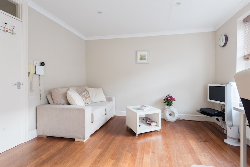 Cozy Fitzrovia Studio On Cobbled St - Whitehall