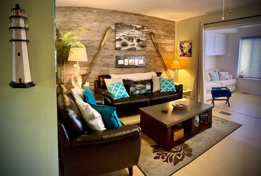 Lake Views Of Islands. Walk To Jet Express/docks Beach House/downtown! 2nd Floor - Put-in-Bay, OH