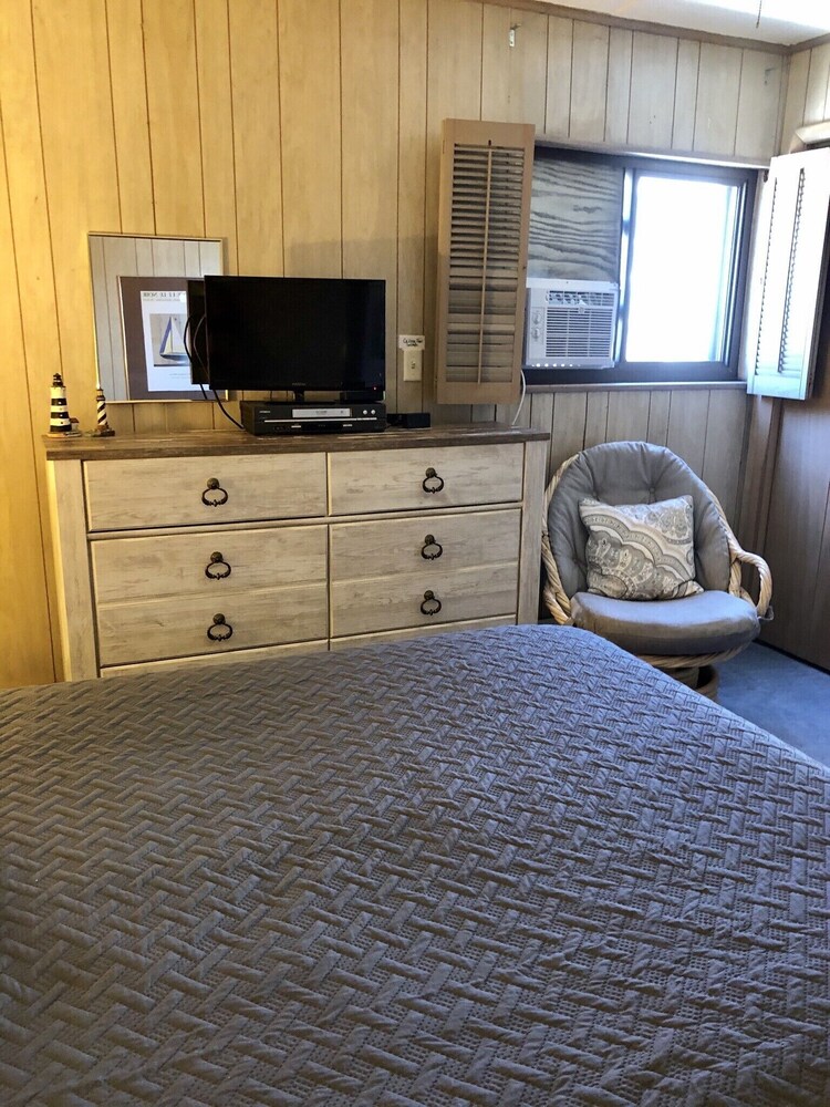 1 Bedroom North Oceanside Condo, 124th Street & Assawoman Drvie - South Bethany Beach, DE