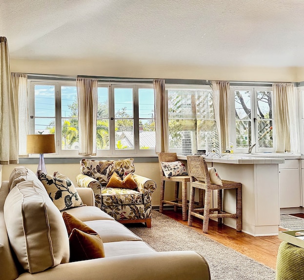 Niché Au Milieu Des Arbres De Towles Court, C'est Un Havre De Paix Au Cœur De La Ville - Sarasota, FL