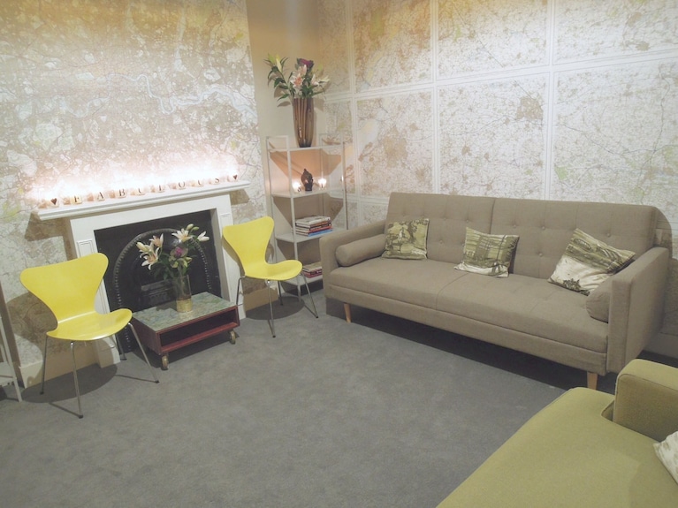 Fabulous & Funky 3 Bedroom Flat In East London. Close To Underground & 24h Tesco - London