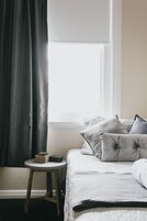 Quarto solteiro básico, 1 cama de solteiro | Ferros/tábuas de passar roupa, Wi-Fi de cortesia, roupa de cama