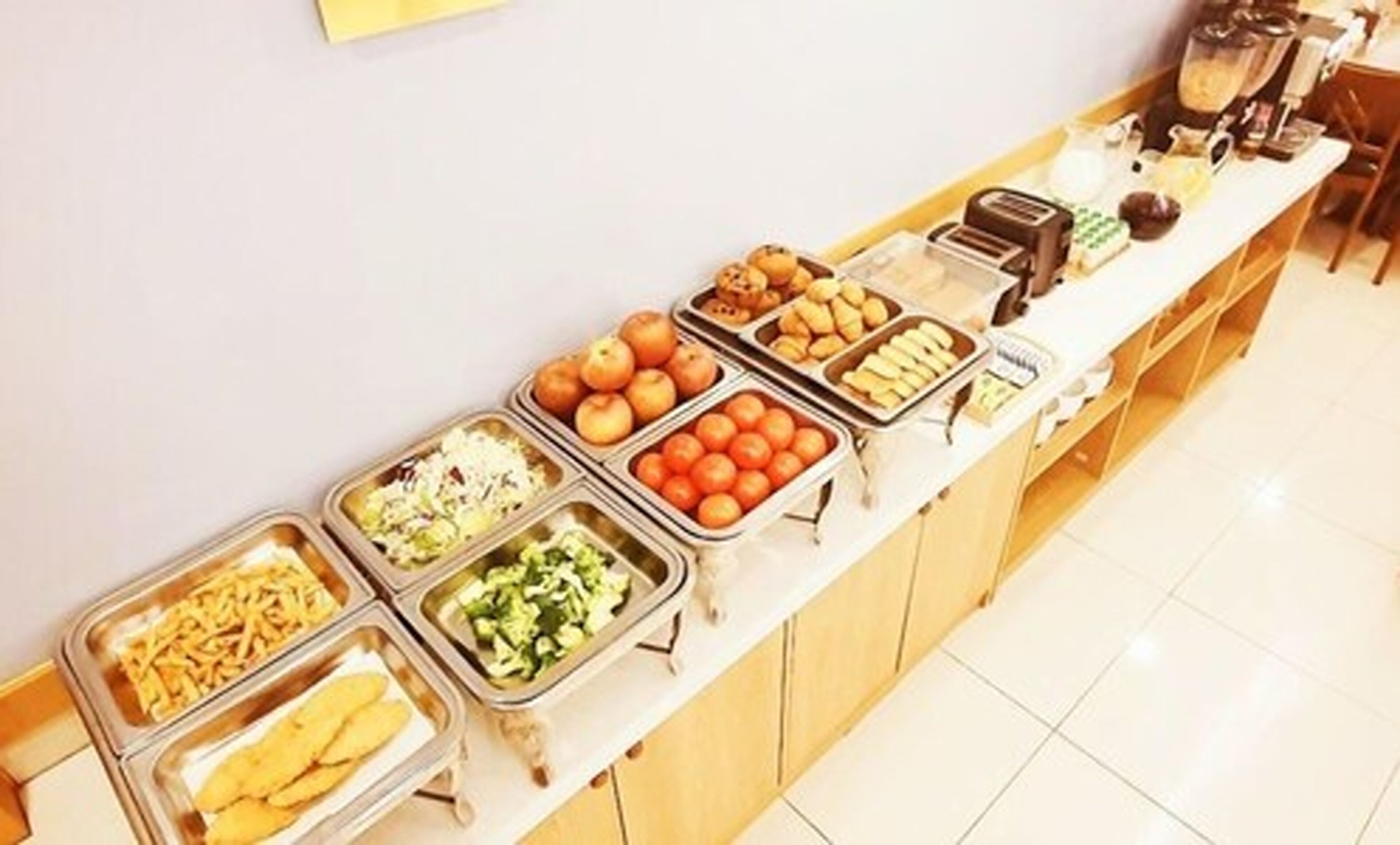 Pequeno-almoço tipo buffet aos fins de semana (12000 KRW por pessoa) 