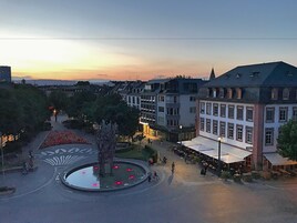 Fachada do alojamento (tarde/noite)