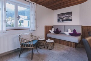 Apartamento conforto, 4 quartos, sauna seca (Nr. 7) | Área de estar | TV de tela plana