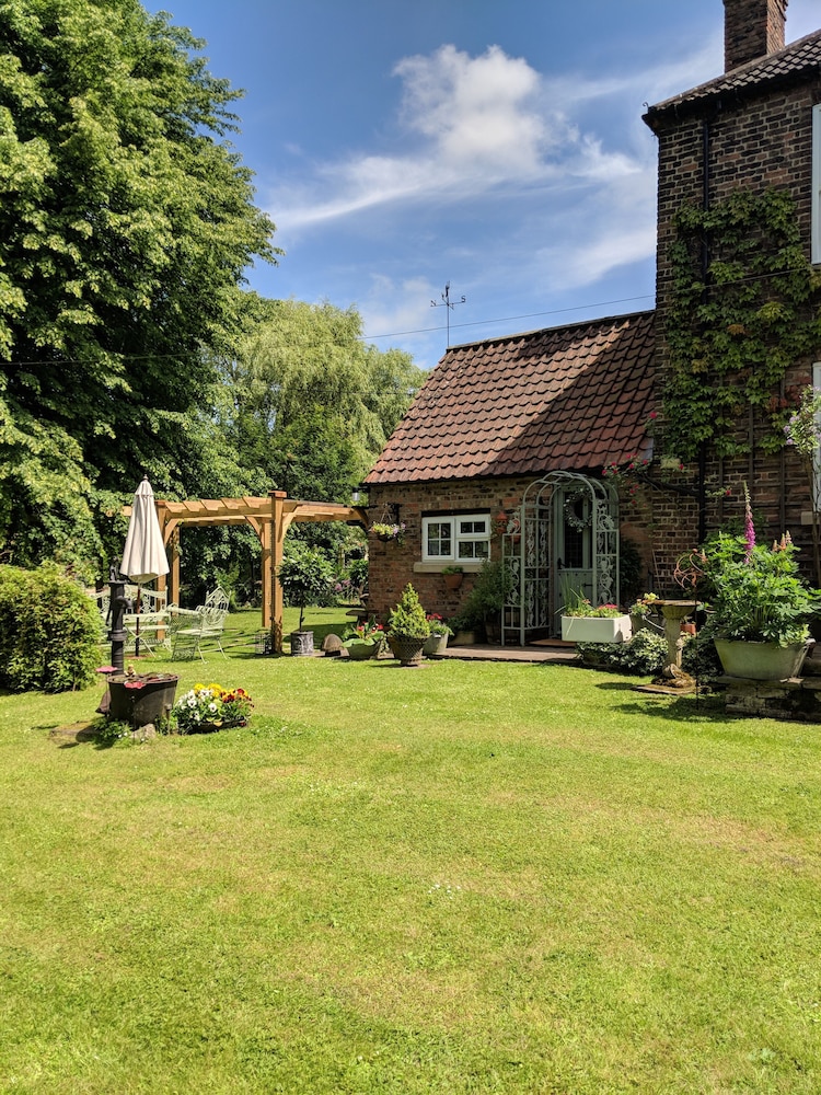 Riverside Cottage In A Beautiful Garden In Lincolnshire. - Lincolnshire