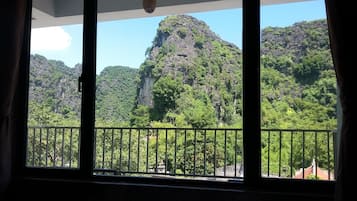 Apartamento | Frigobar, cofres nos quartos, escrivaninha