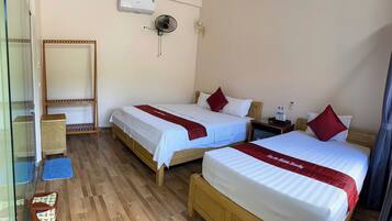 Quarto casal luxo de uso individual, 1 quarto, vista para a piscina | Individualmente decorados, Wi-Fi de cortesia, roupa de cama