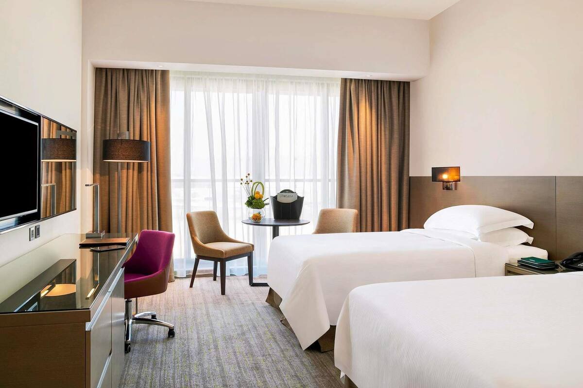 Quarto Superior, 2 camas individuais | Roupa de alta qualidade, camas de colchão pillowtop, minibar 