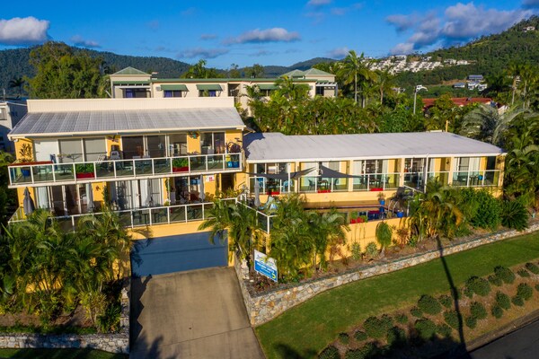 Sunlit Waters Studio Apartments - Whitsundays