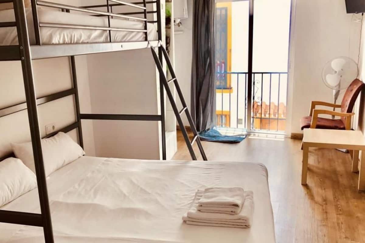 Quarto Duplo | Cortinas/cortinados opacos, ferro/tábua de engomar, Wi-fi grátis