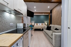 Estúdio, casa de banho privativa (VERDE) | Interior