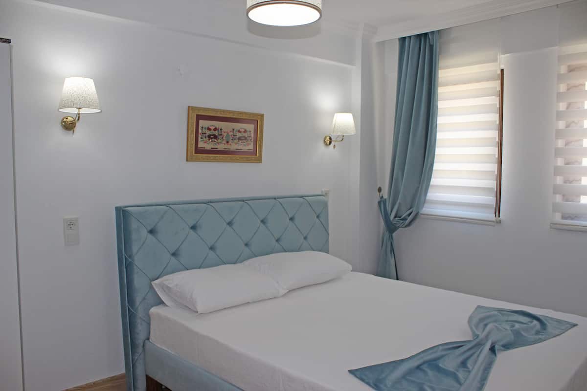 Roupa de alta qualidade, minibar, secretária, ferro/tábua de engomar