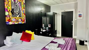 Quarto casal standard, suíte | Roupas de cama de algodão egípcio, roupas de cama premium, escrivaninha