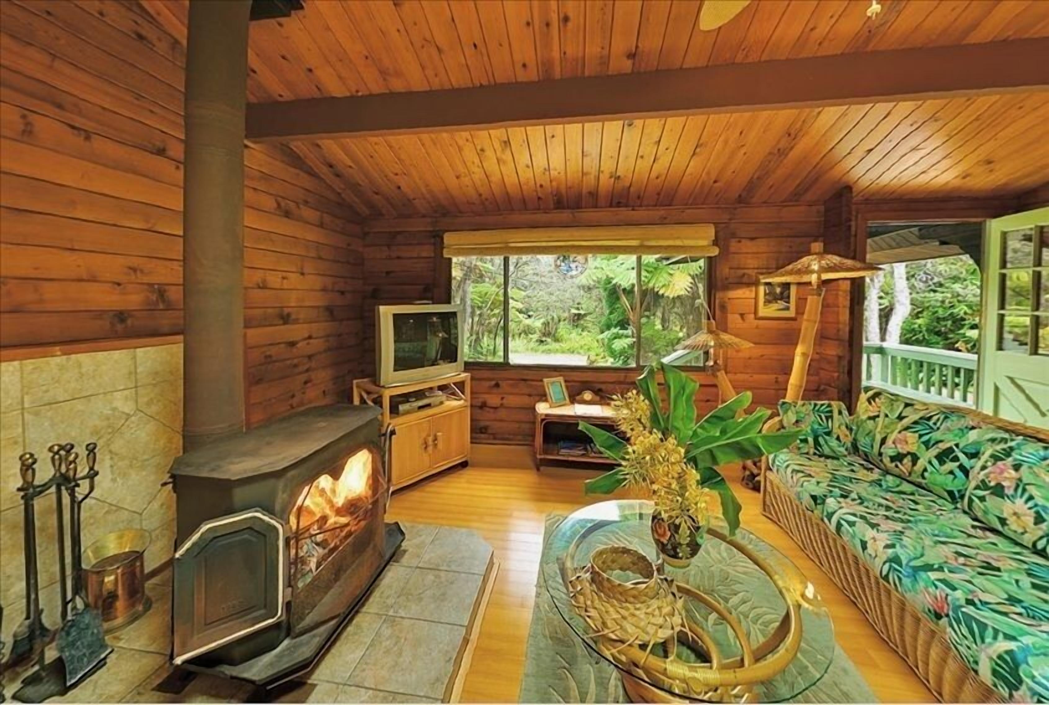 SEEN ON HGTV -2024--YOUR YEAR to EXPLORE-- Hale Sweet Hale- HOT TUB ...