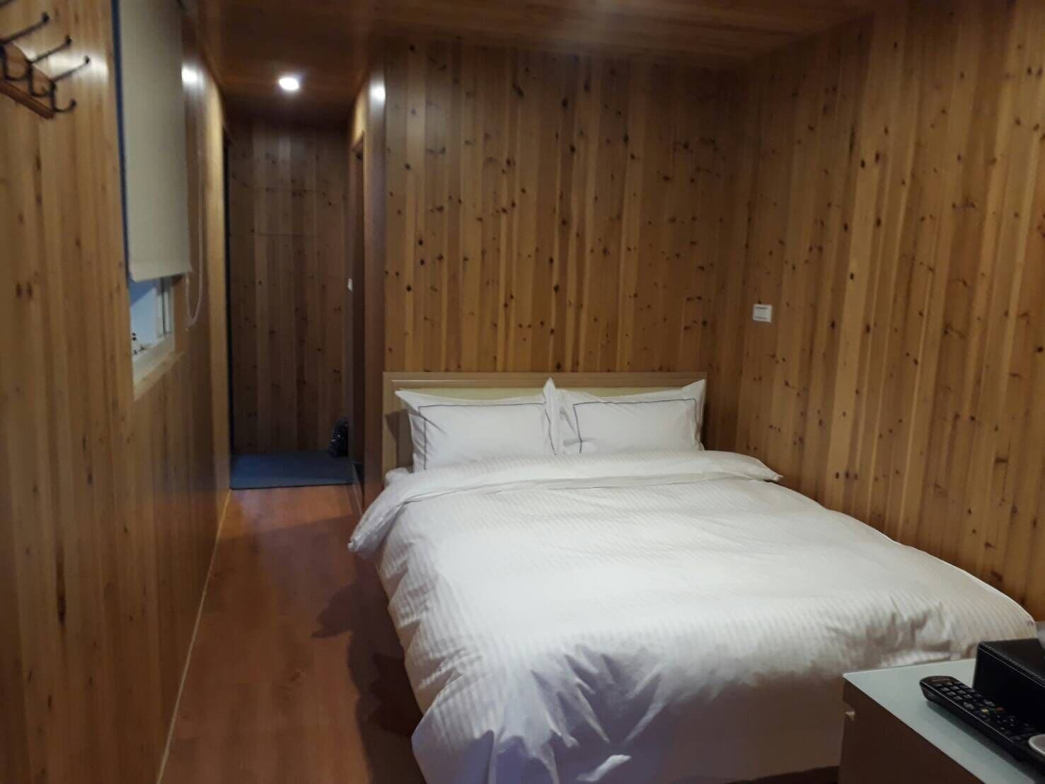 Cabana de Madeira Signature | Edredões de penas, cortinas/cortinados opacos, Wi-fi grátis 