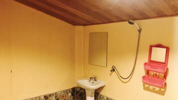 Um polibã, artigos de higiene pessoal grátis, toalhas fornecidas
