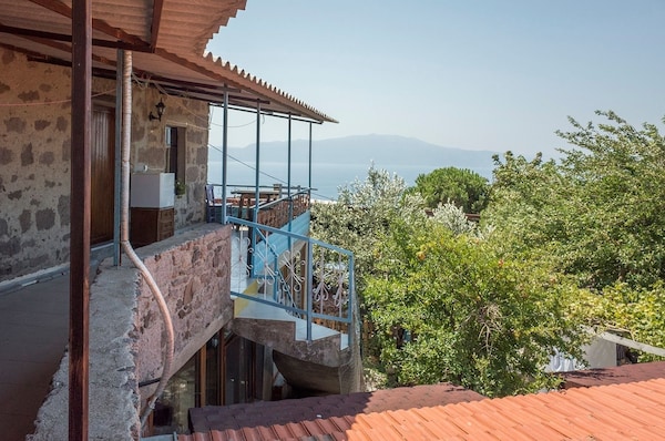 Assos Akropol Pansiyon - Asso