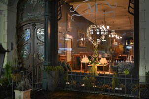 Pequenos-almoços servidos, cozinha local e internacional 