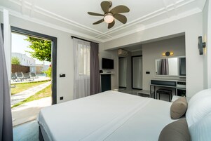 Quarto casal ou duplo standard | Frigobar, cofres nos quartos, quartos à prova de som, berços grátis